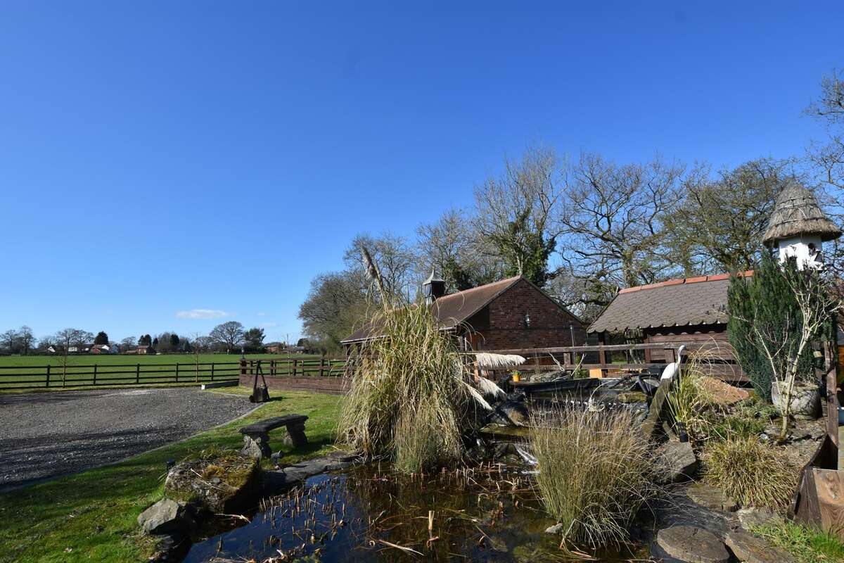 Our Gallery - Oak Tree Stables, Holiday Cottages in Birmingham