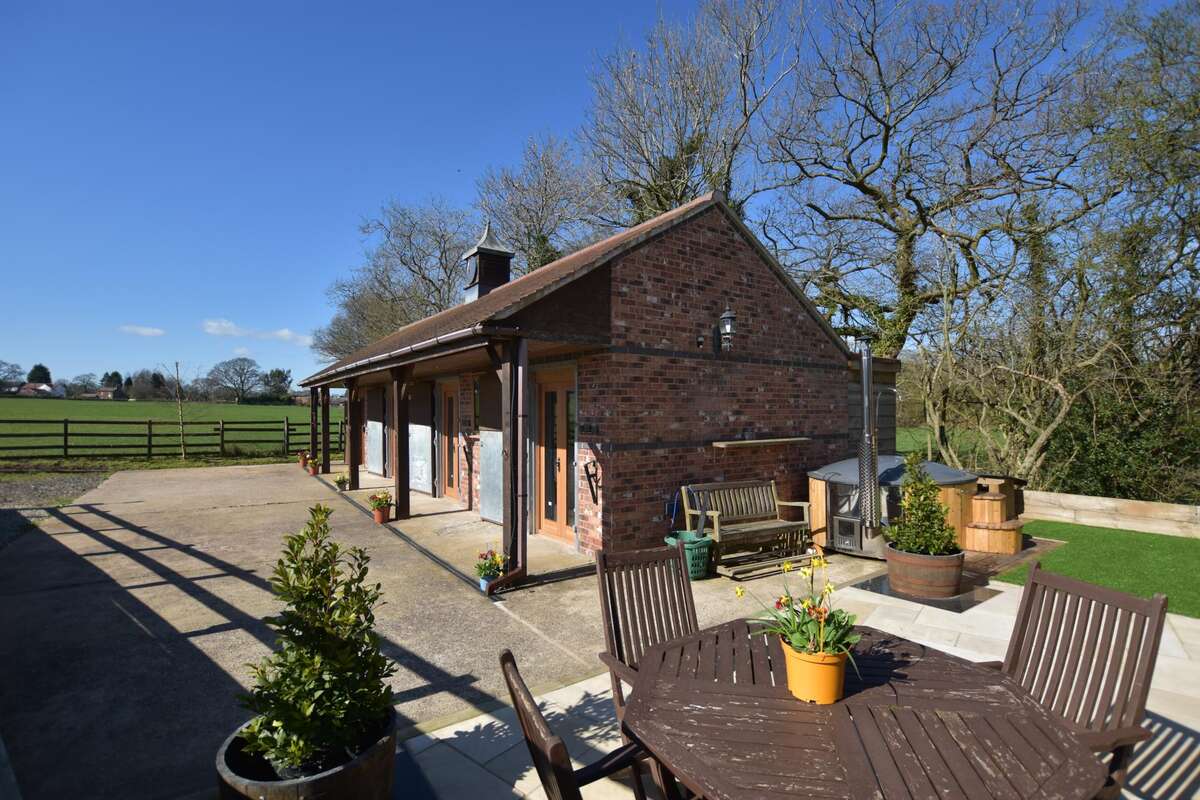 Our Gallery - Oak Tree Stables, Holiday Cottages in Birmingham