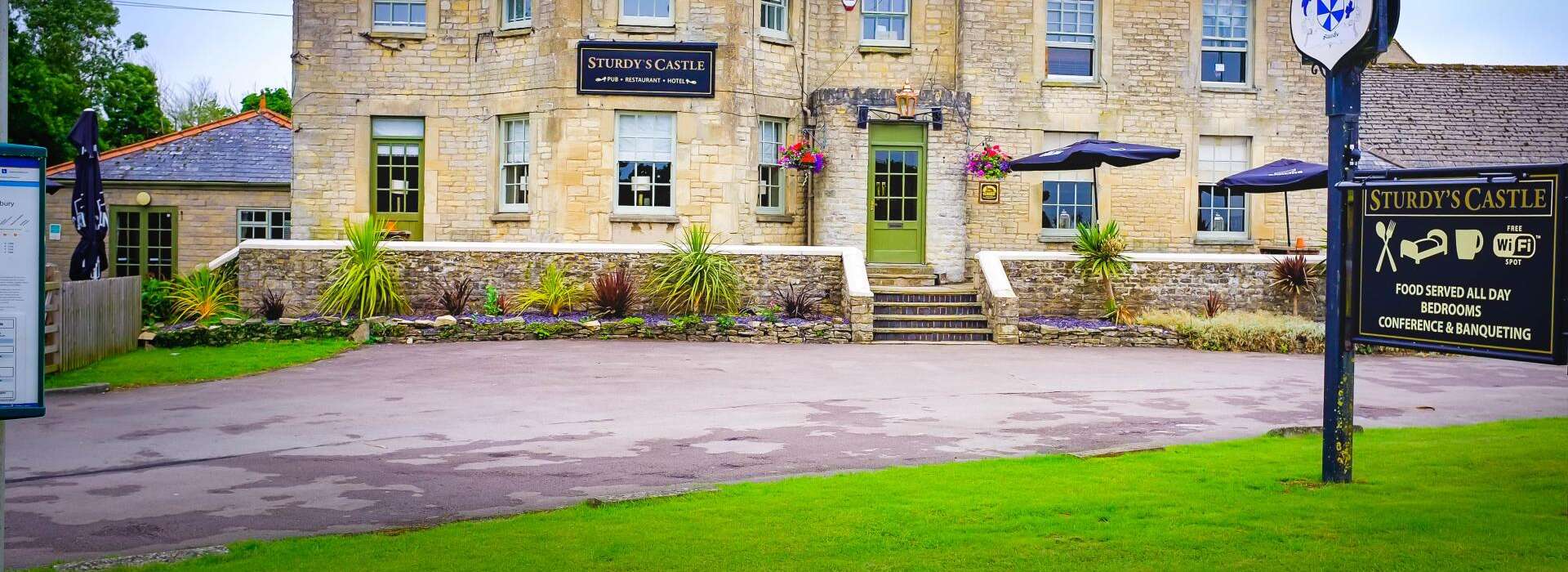 Sturdy's Castle Pub & Accommodation in Woodstock, Kidlington