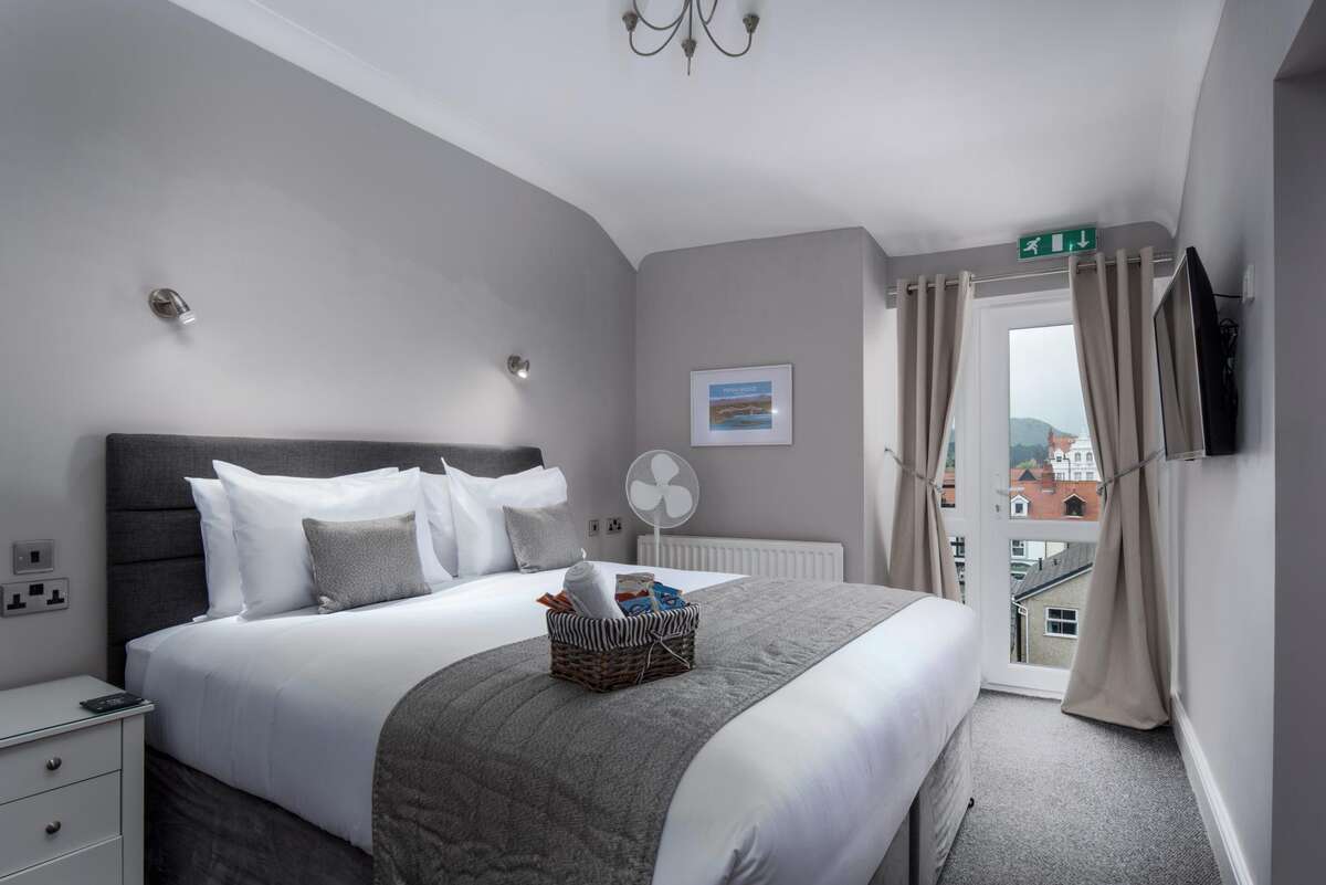 Gallery - Pebble House,in Llandudno