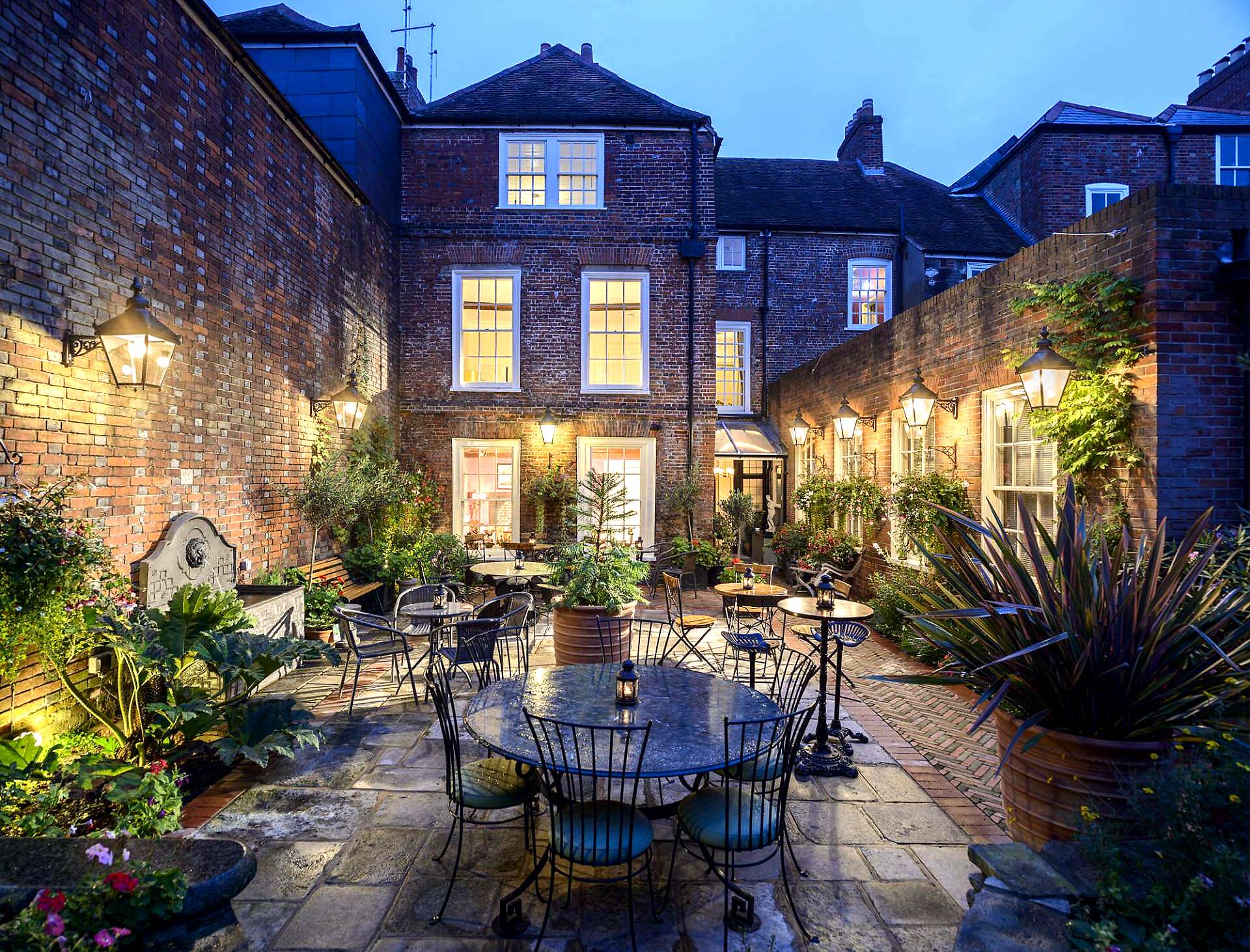 Home - Ye Spotted Dogge, Accommodation in Portsmouth